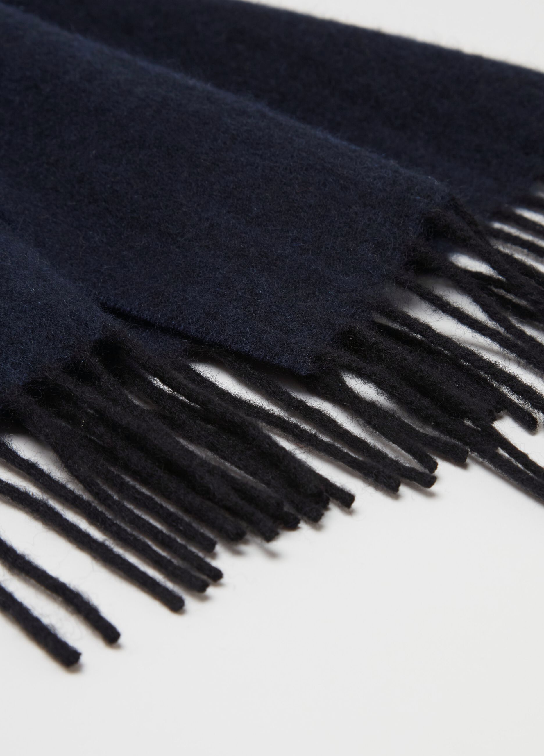 PIOMBO Man's Night Blue Contemporary cashmere scarf with fringing | OVS