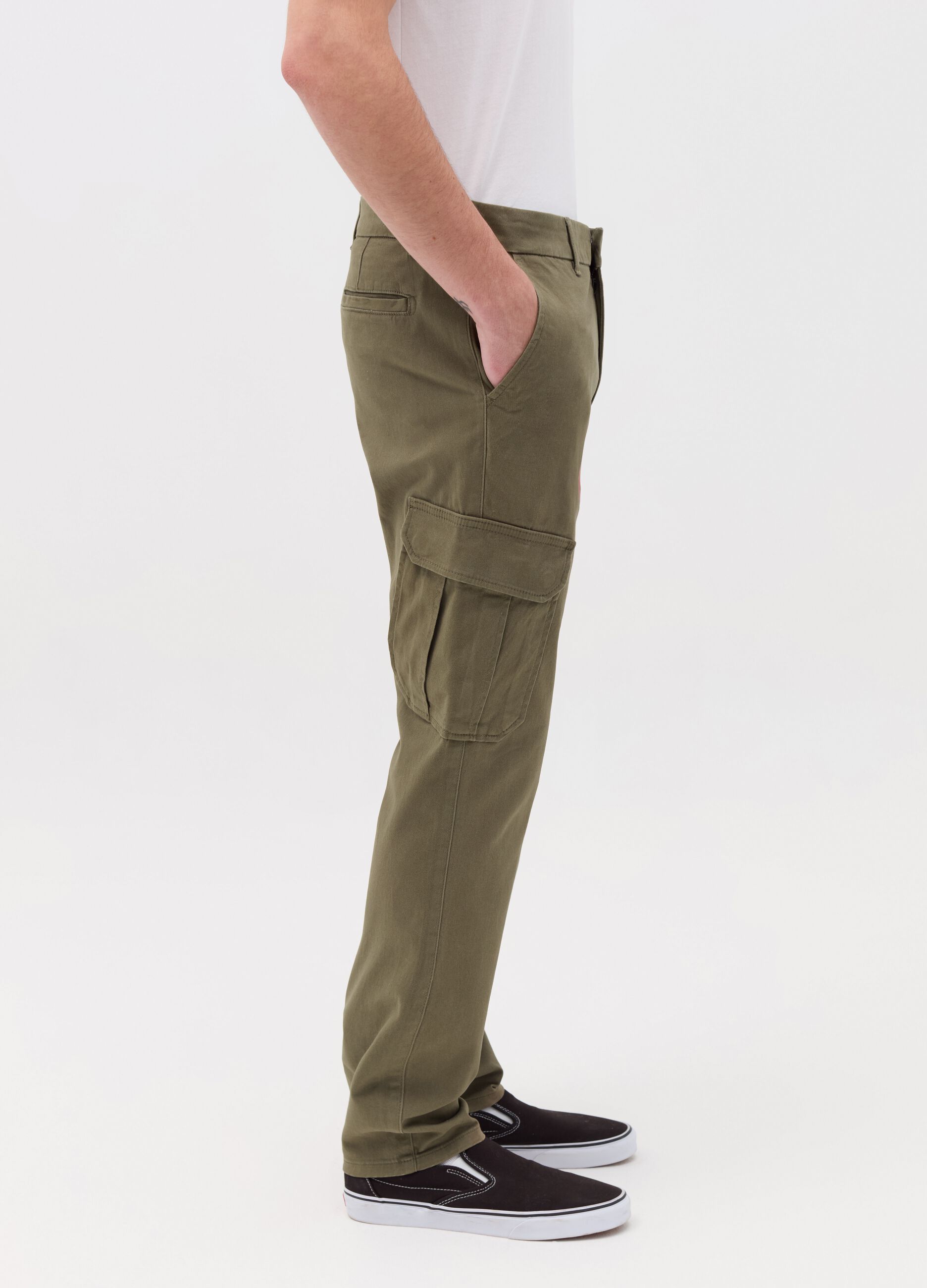 Man's Army Green Slim-fit cargo trousers | OVS