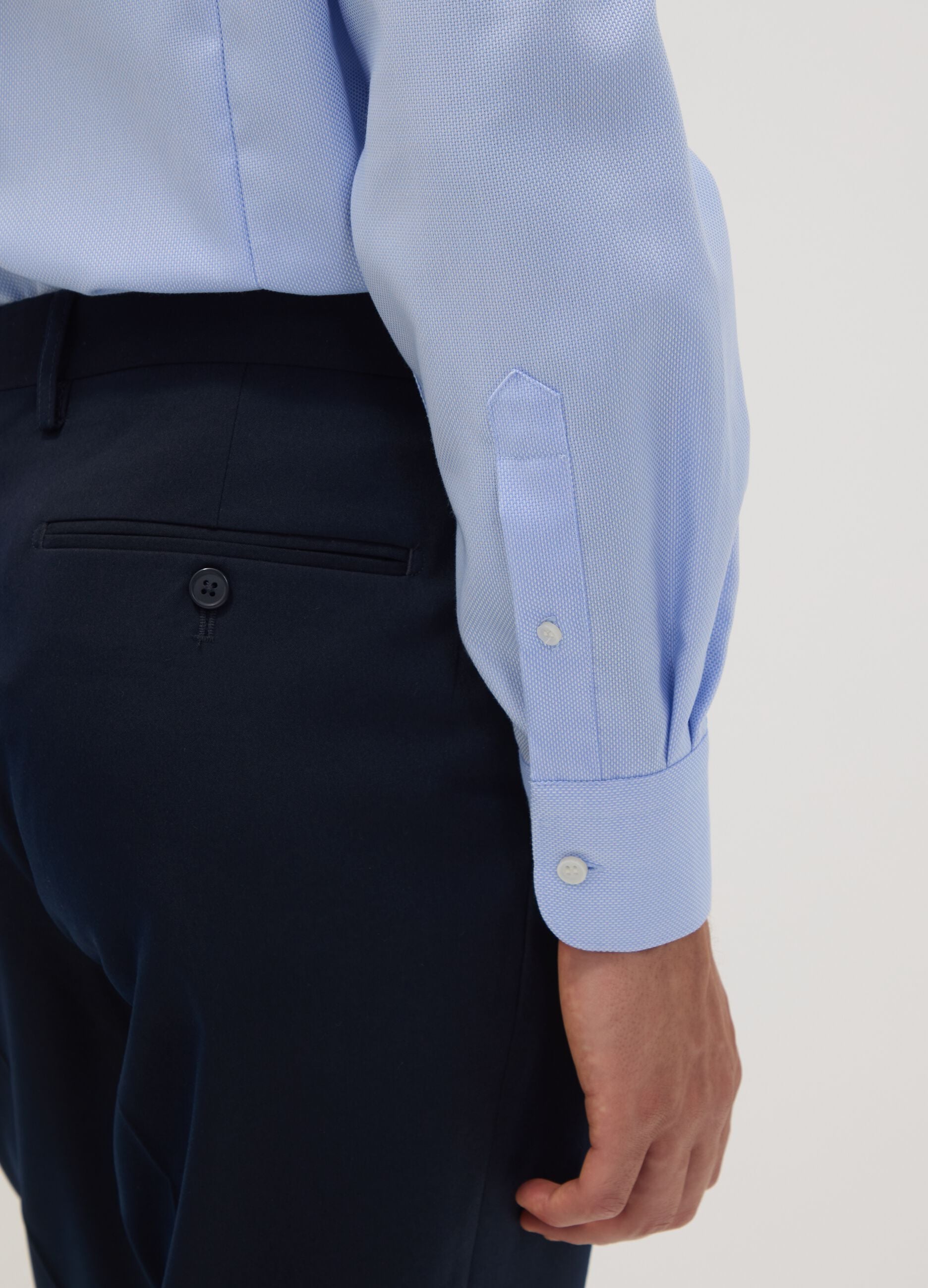 Man's Light blue slim-fit pure cotton no-iron shirt with cutaway collar ...