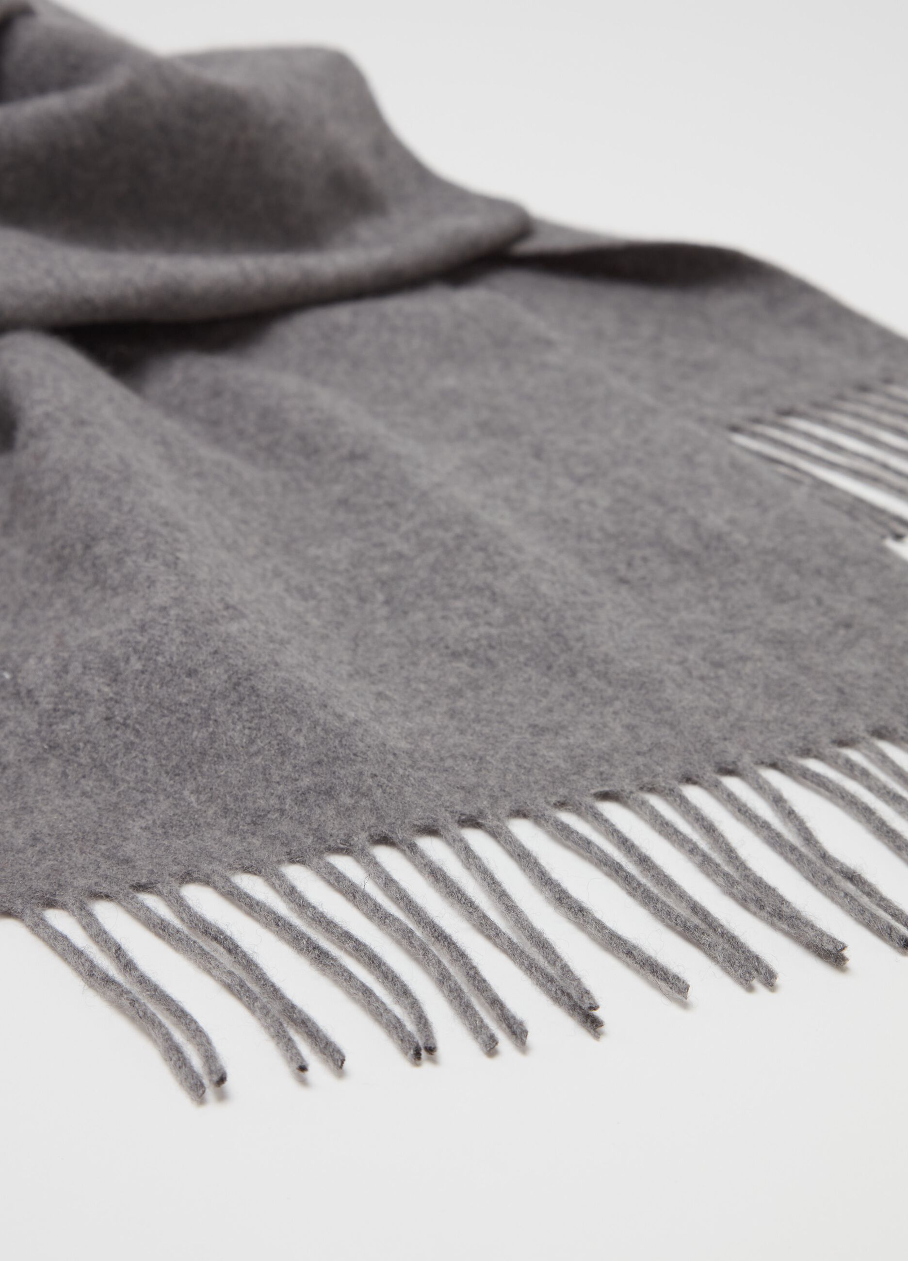 PIOMBO Man's Grey Marl Contemporary cashmere scarf with fringing | OVS